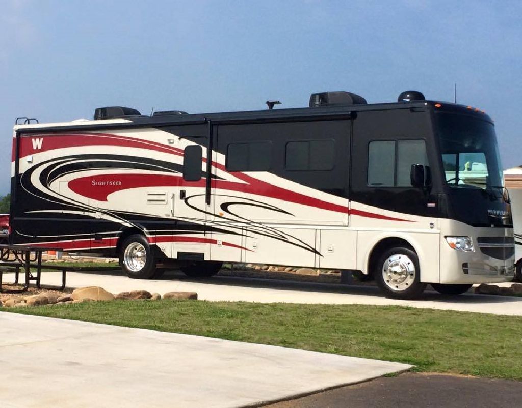 Like New very low miles! 2014 38 ft. Winnebago Sightseer 35G - Claz.org