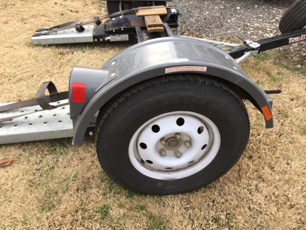 Demco Tow Dolly - Auto Parts for Sale Offered in Smithville, TX - Claz.org