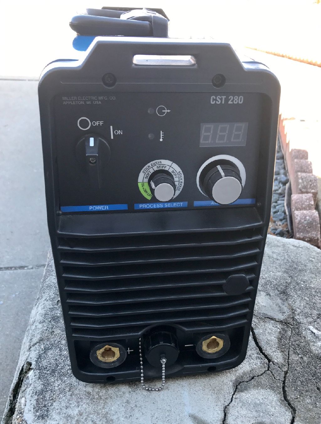 Miller CST 280 Stick Welder With Meter - Claz.org