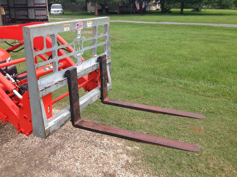 2012 Kubota 4WD L3200 HST w/LA524 Front End loader - Claz.org