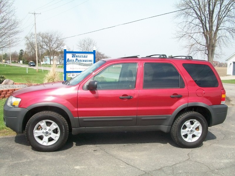 2006 Ford Escape 4x4-V6 3.0 Leather/Loaded-Red and Ready!! $7850 - Claz.org