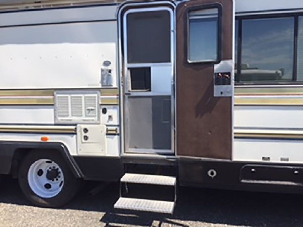 By Owner! 1982 33 ft. Holiday Rambler Imperial - Claz.org